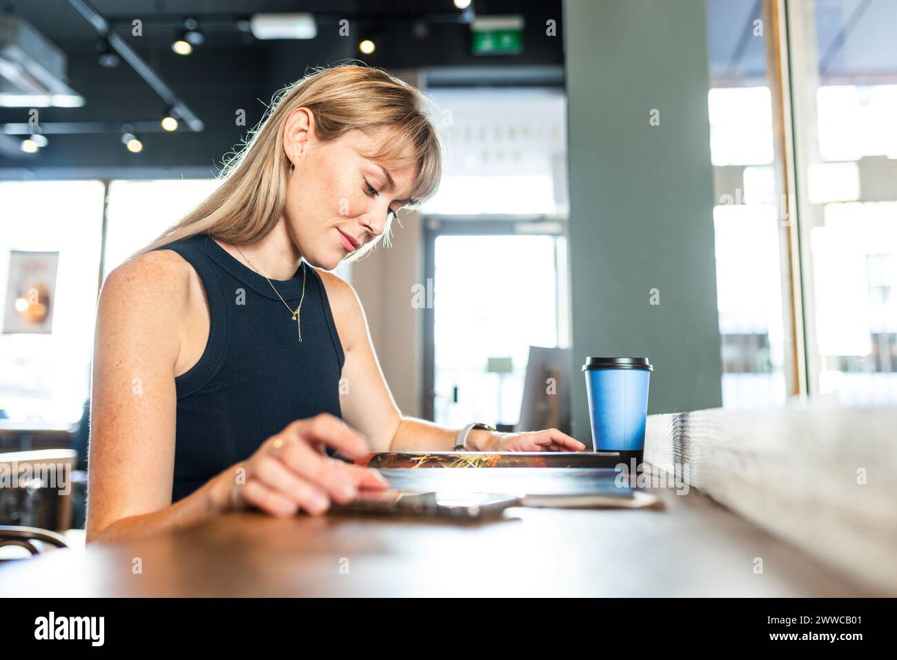 Jung und frei magazine -Fotos und -Bildmaterial in hoher Auflösung – Alamy