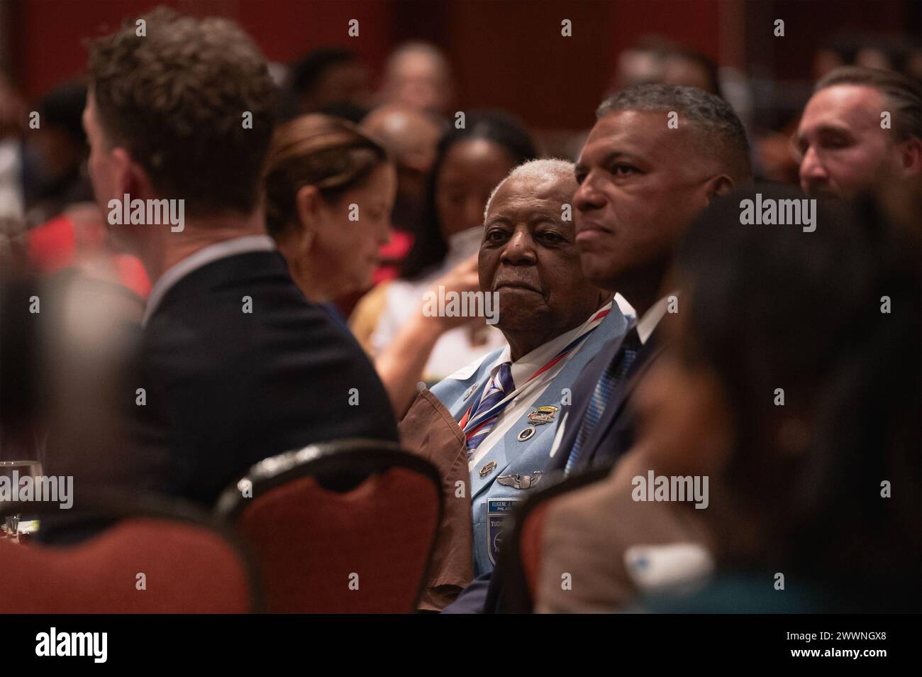 Richard M. Clark, Superintendent der U.S. Air Force Academy, und Eugene ...