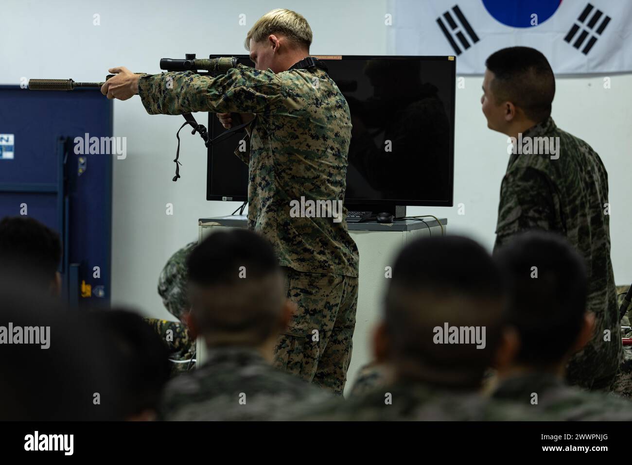 Niko Tila demonstriert, wie man während der Korea Viper 24,1 im ...