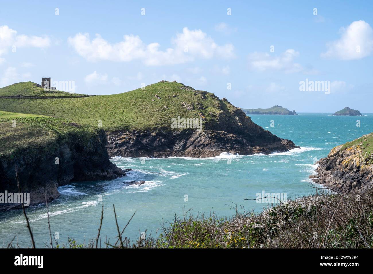 Blick vom South West Coast Path auf Port Quin Bay, Lundy Bay und Doyden ...