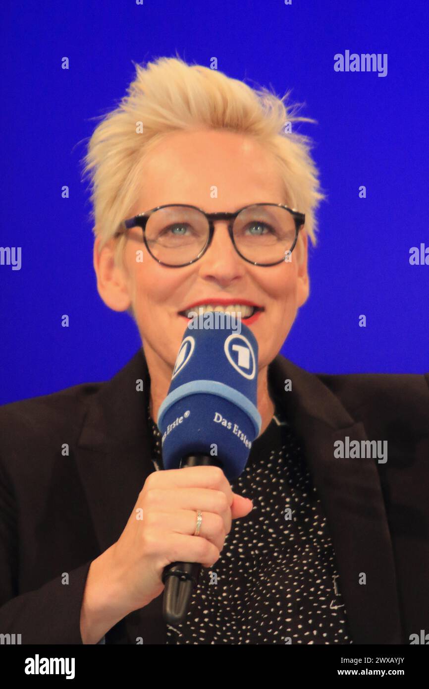 Deutsche fernsehmoderatorin -Fotos und -Bildmaterial in hoher Auflösung ...