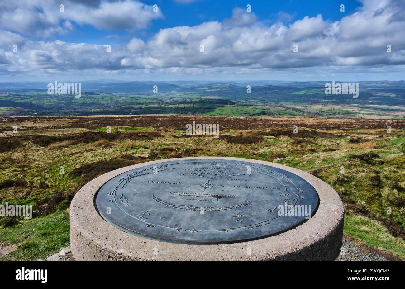 Blick vom Toposkop nach Westen auf Abdon Burf, Brown Clee Hill, in der ...