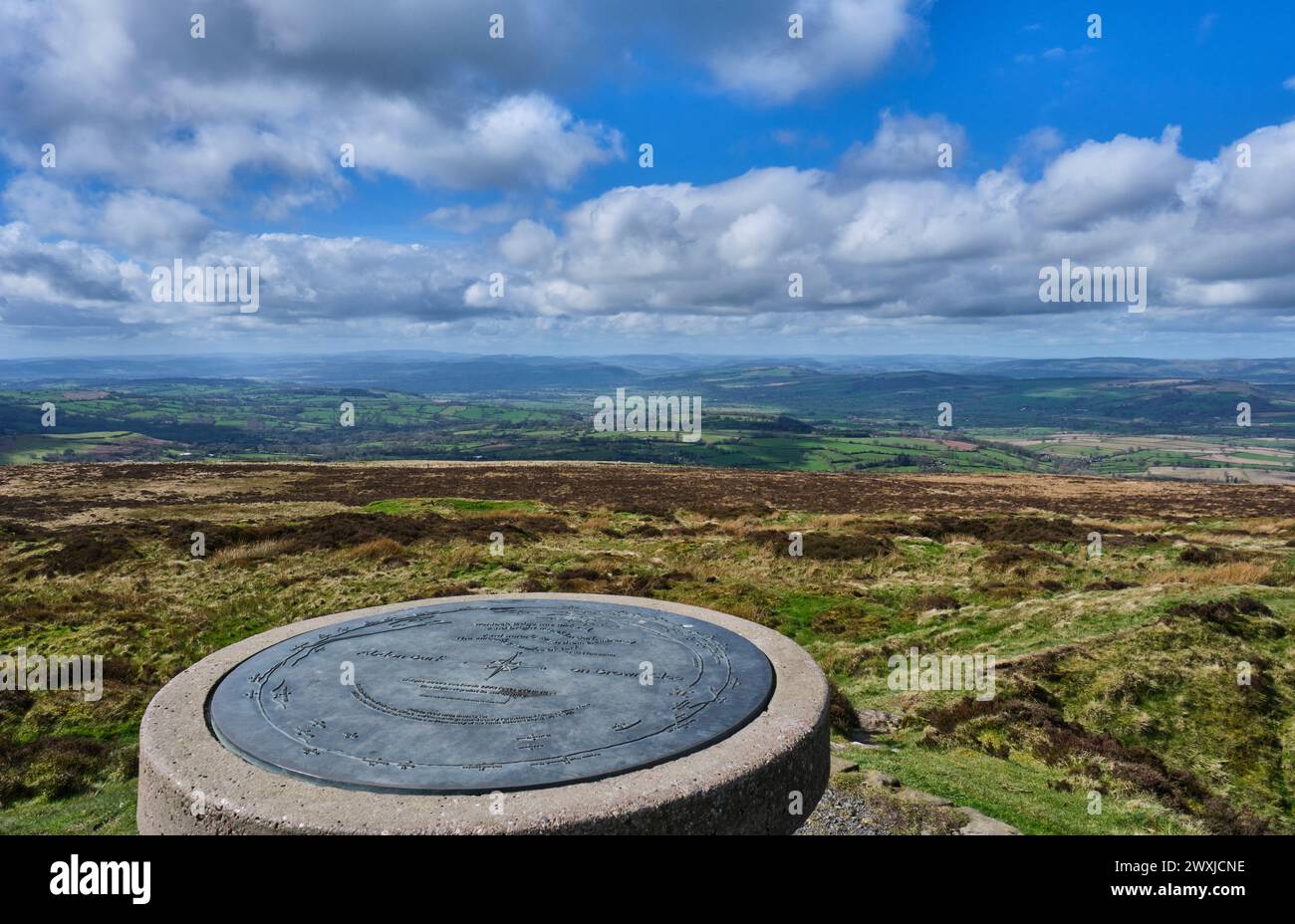 Blick südwestlich vom Toposkop auf Abdon Burf, Brown Clee Hill, in der ...