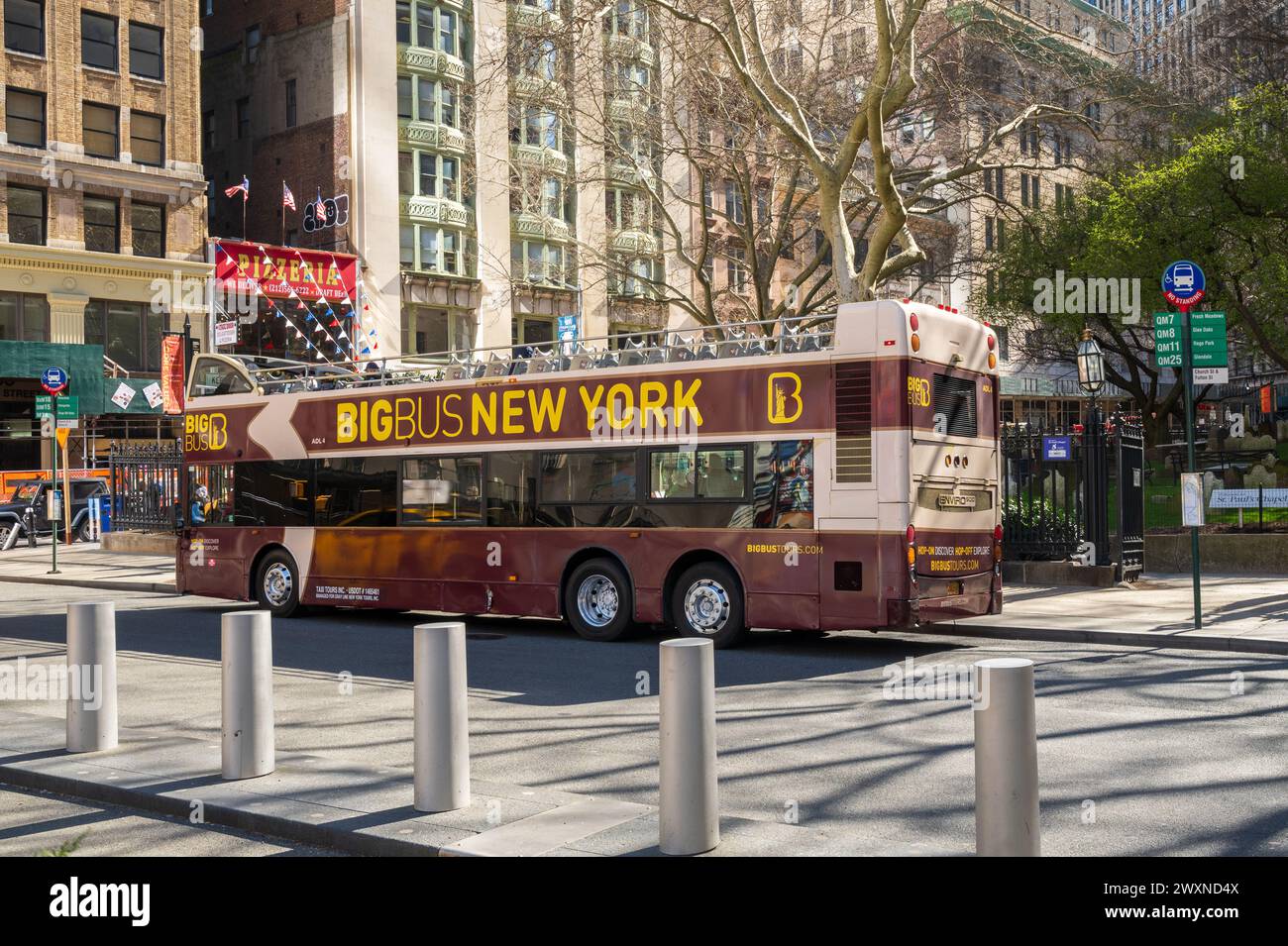Big bus new york -Fotos und -Bildmaterial in hoher Auflösung – Alamy