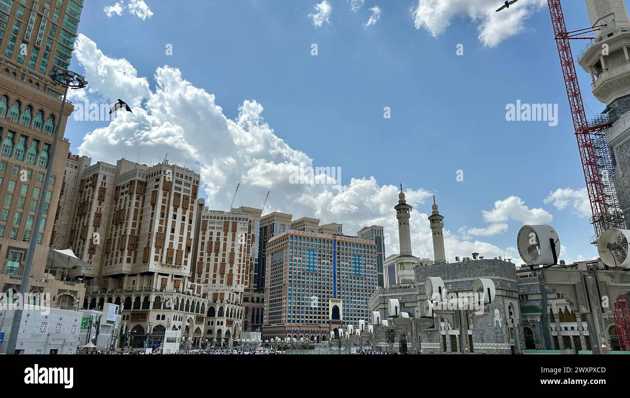 Mekka Saudi-Arabien - 28. März 2024: Al Kaaba in der Al-Haram-Moschee ...