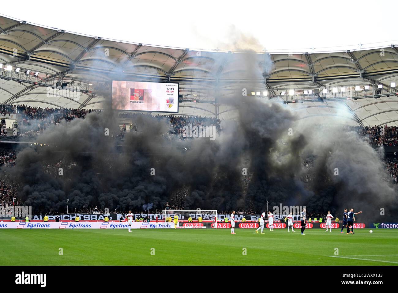 Pyro bengalos -Fotos und -Bildmaterial in hoher Auflösung – Alamy