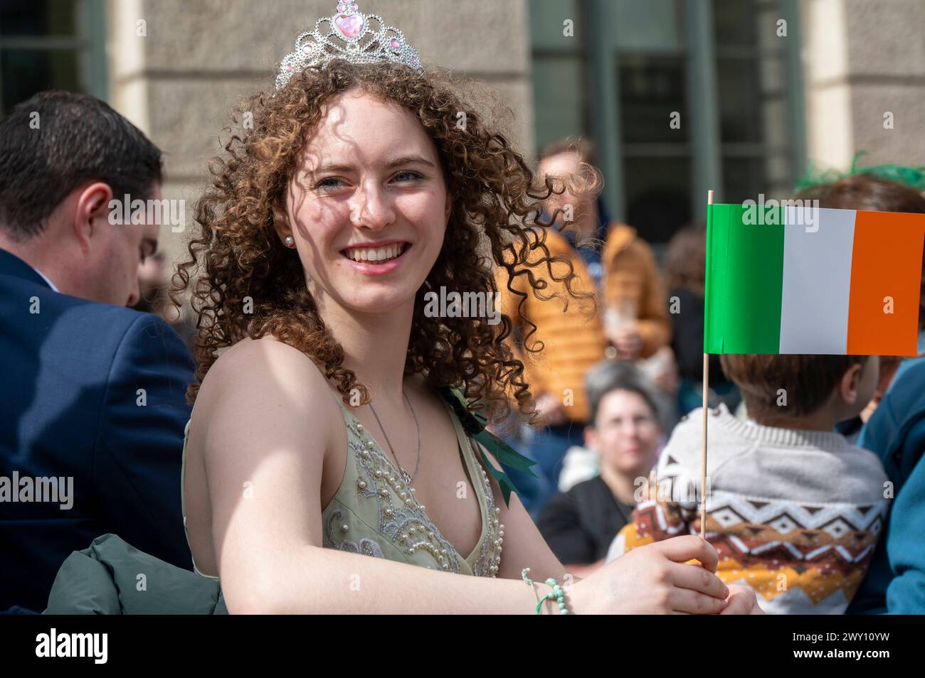 München, St. Patricks Day, Parade Prinzessin Orla Geary, in der Kutsche ...