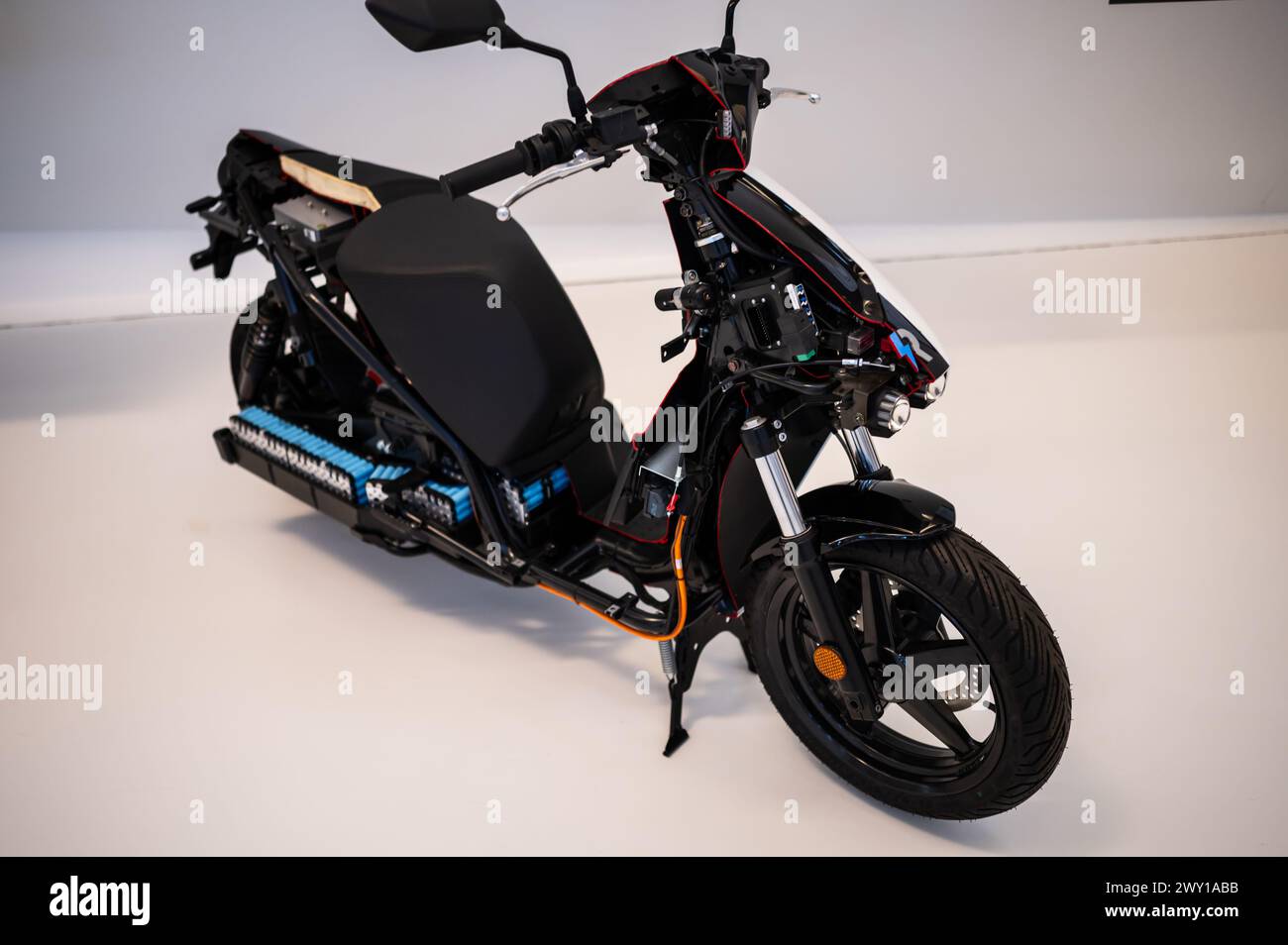 Ray elektromotorrad -Fotos und -Bildmaterial in hoher Auflösung – Alamy