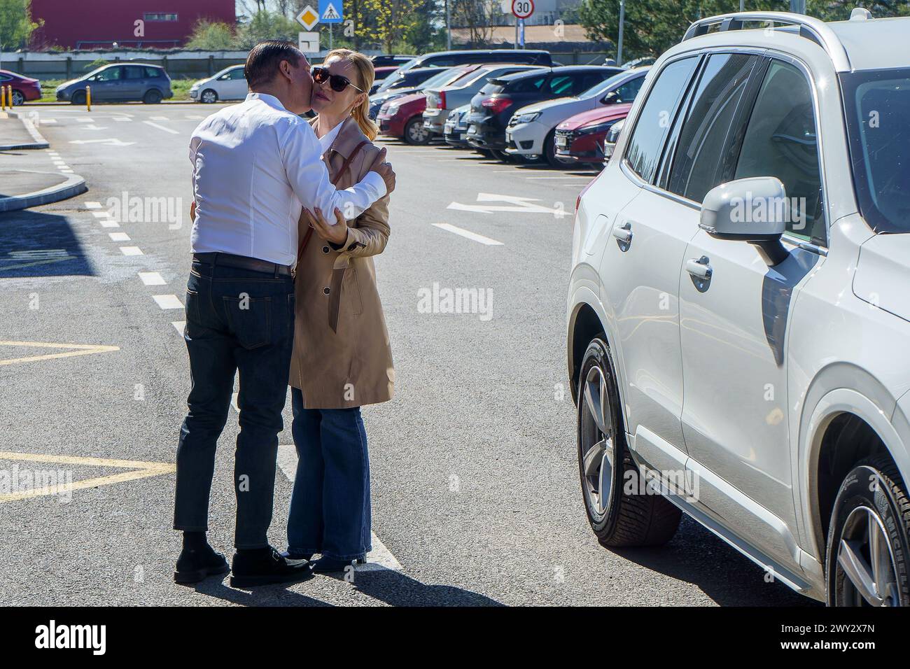 Bukarest, Rumänien. April 2024: Daniel Baluta (L), Bürgermeister von ...