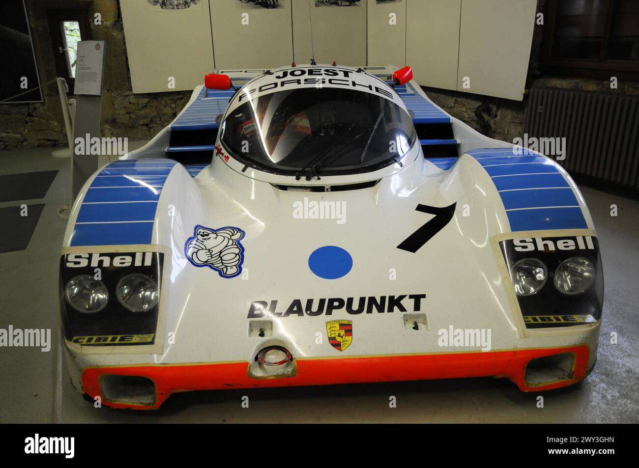 Deutsches Automuseum Langenburg, weißer Porsche-Rennwagen mit Blaupunkt ...