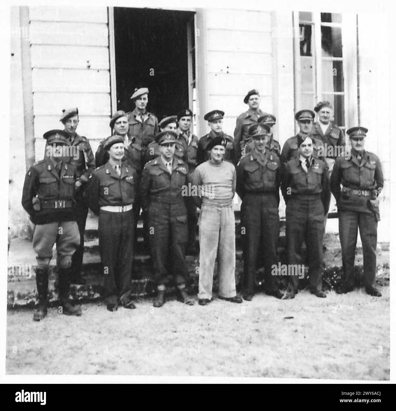 GENERAL MONTGOMERY MIT SEINEN KOMMANDEUREN - Gruppe zeigt General ...