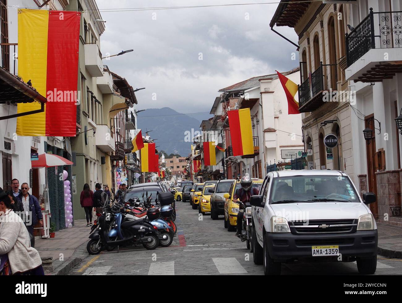 CUENCA-EMBANDERAMIENTO CENTRO HISTORICO Cuenca, Ecuador 5 de abril de ...