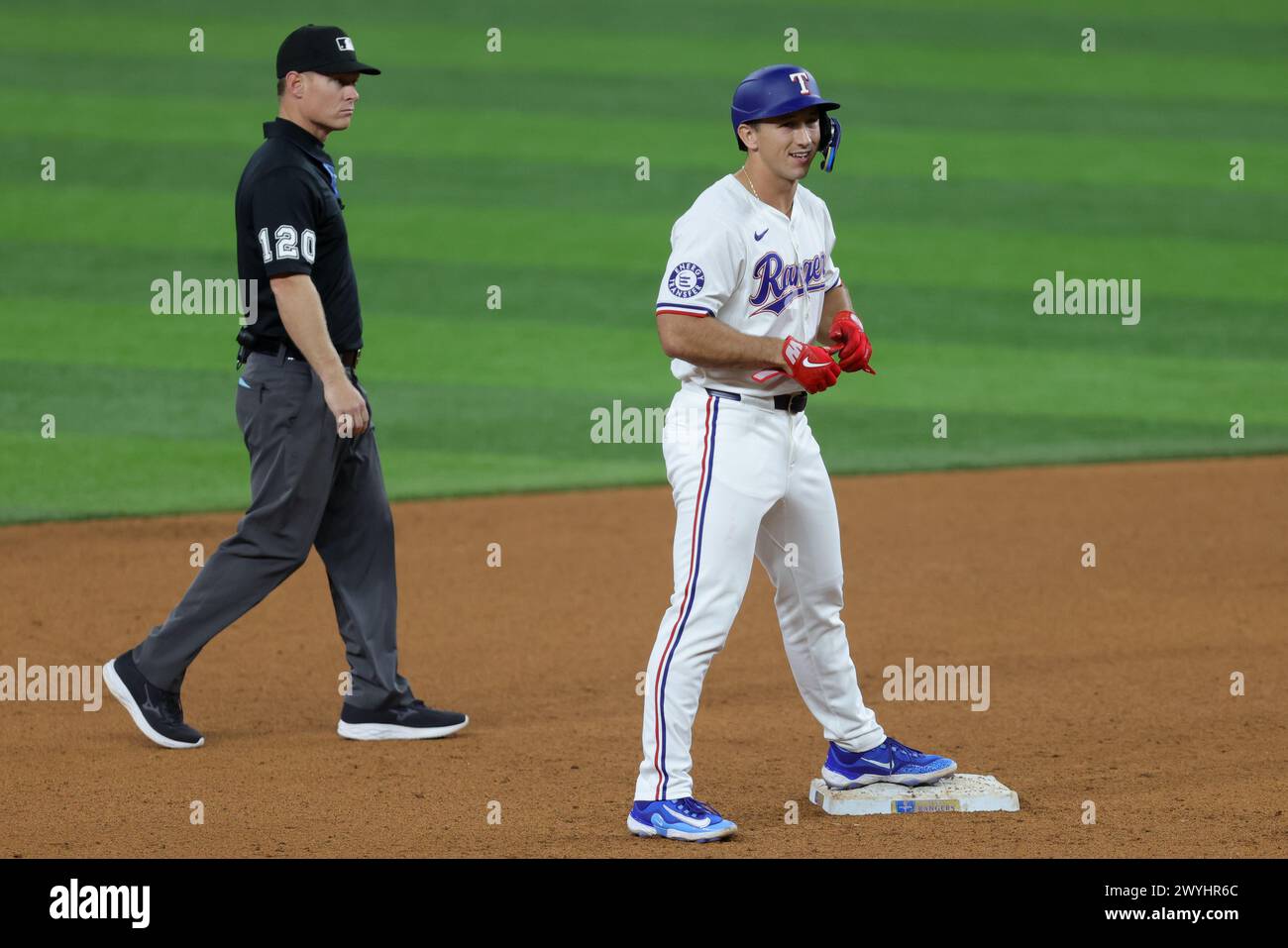 Arlington, Texas, USA. April 2024. Der Texas Rangers Outfield-Spieler ...