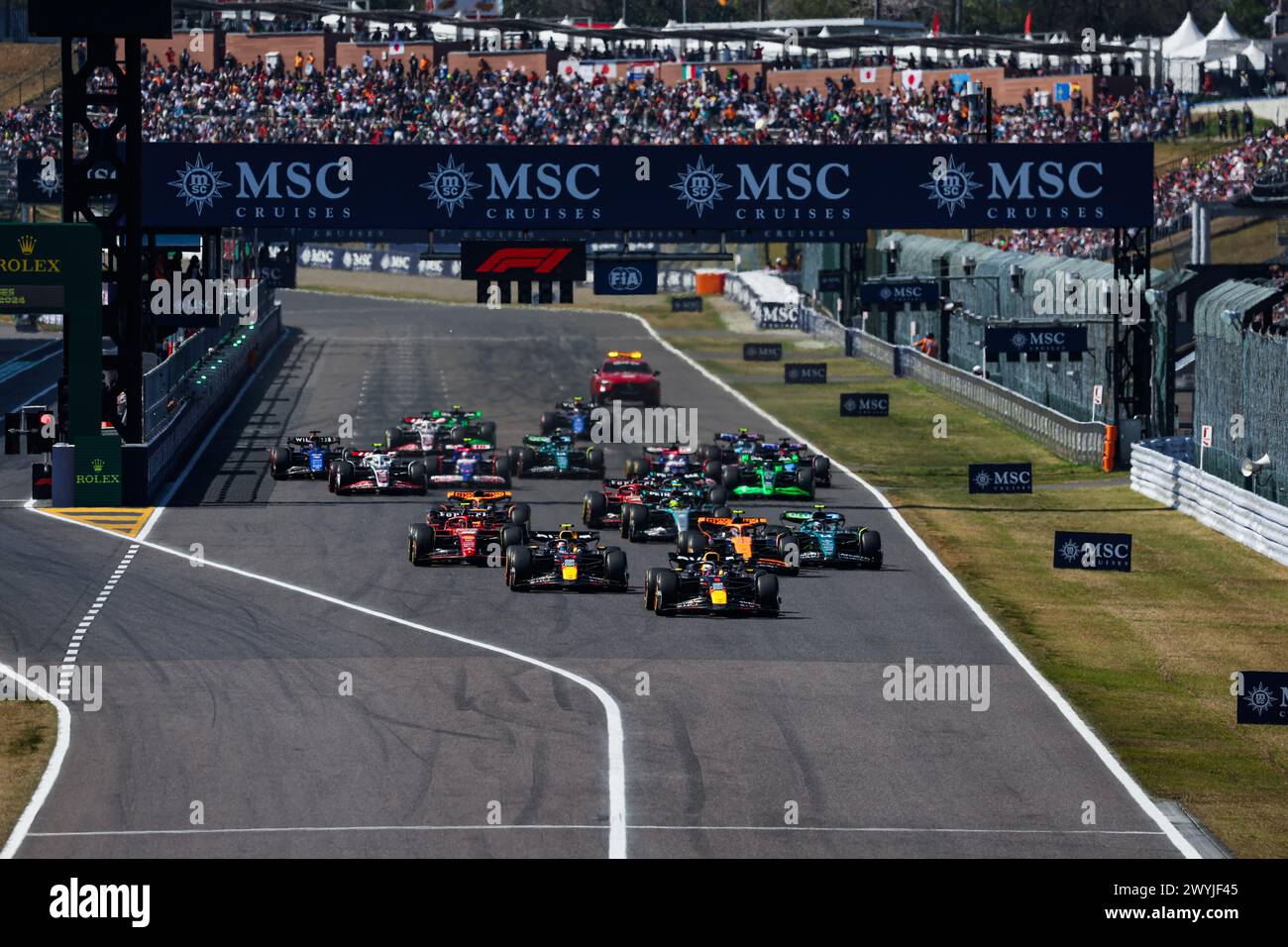 Start des Rennens: 01 VERSTAPPEN Max (nld), Red Bull Racing RB20, 11 PEREZ Sergio (mex), Red ...