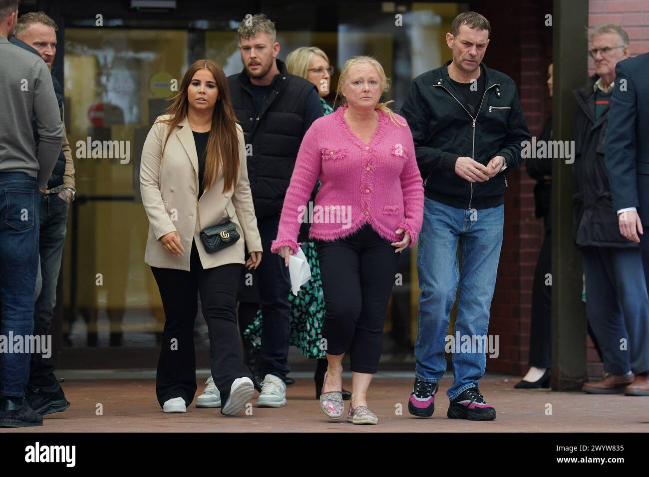 (Von links nach rechts) Jess Chatwin, Cody Fisher Freundin, Tracey ...