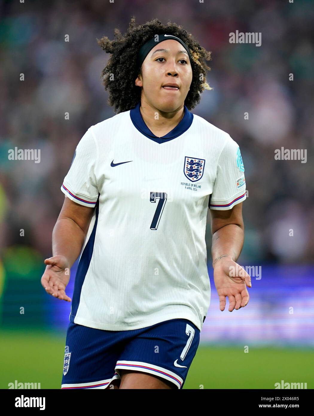 Lauren James aus England feiert das erste Tor ihrer Mannschaft während ...