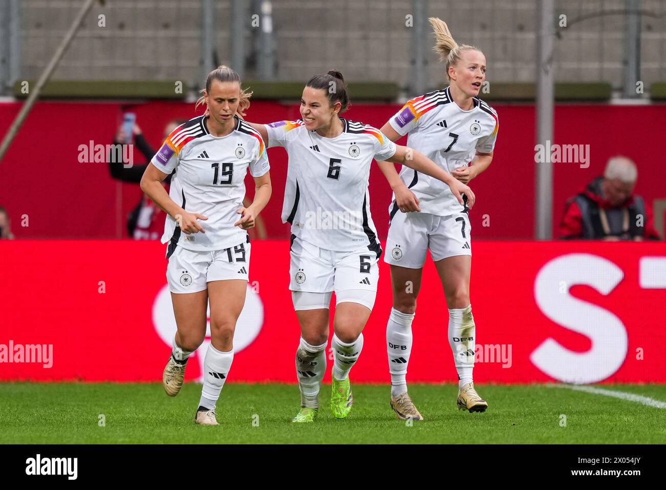 Aachen, Deutschland. April 2024. AACHEN, DEUTSCHLAND - 9. APRIL: Lea ...