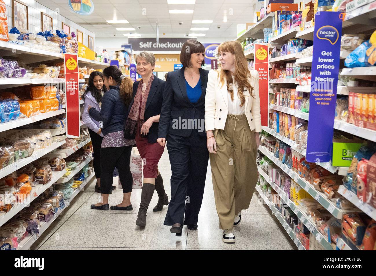 (Links-rechts) Labour's Schattenheimsekretärin Yvette Cooper ...