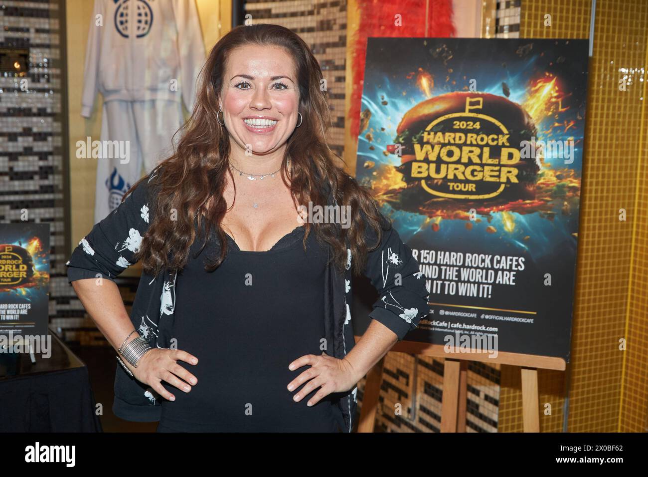 Sarah Tkotsch - Hard Rock World Burger Tour 2024 im Hard Rock Cafe ...