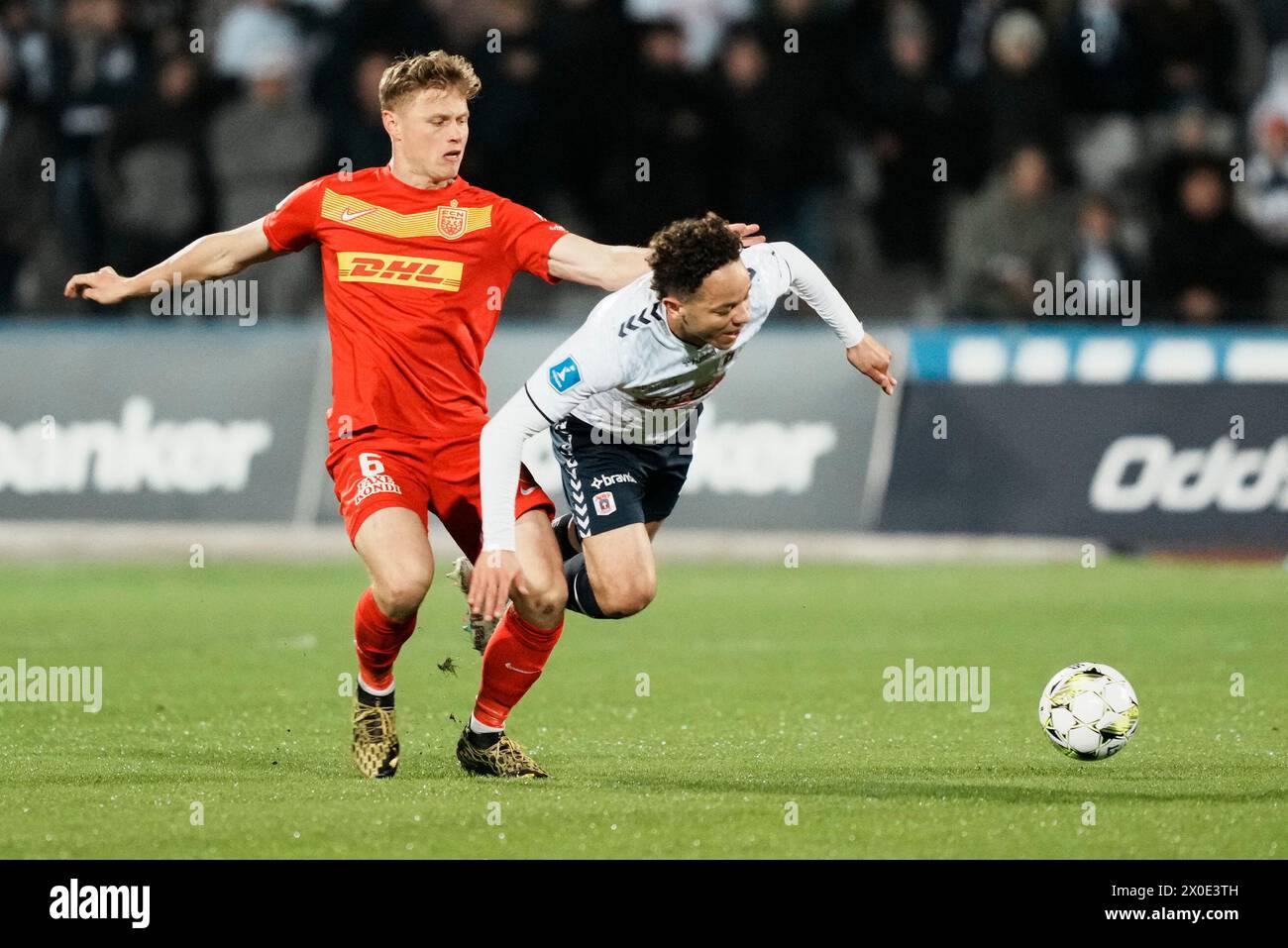 Jeppe Tverskov, FC Nordsjaelland und Mikael Andersson, AGF (R ...