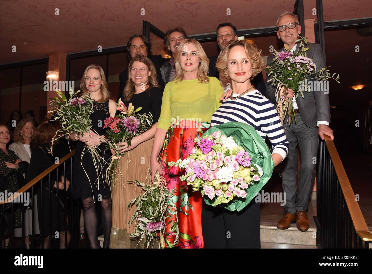 Vorne Daniela Voss Schauspielerin Lena Wall Schauspielerin Saskia ...