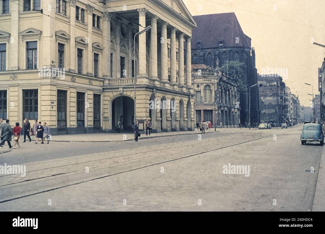 Kirchen ehemalige oper -Fotos und -Bildmaterial in hoher Auflösung – Alamy