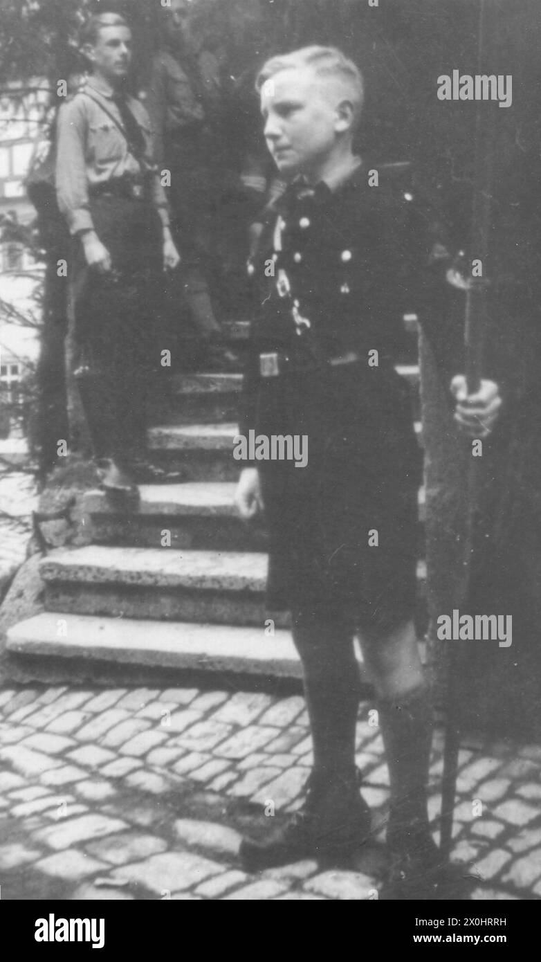 Die hitlerjugend uniform -Fotos und -Bildmaterial in hoher Auflösung ...
