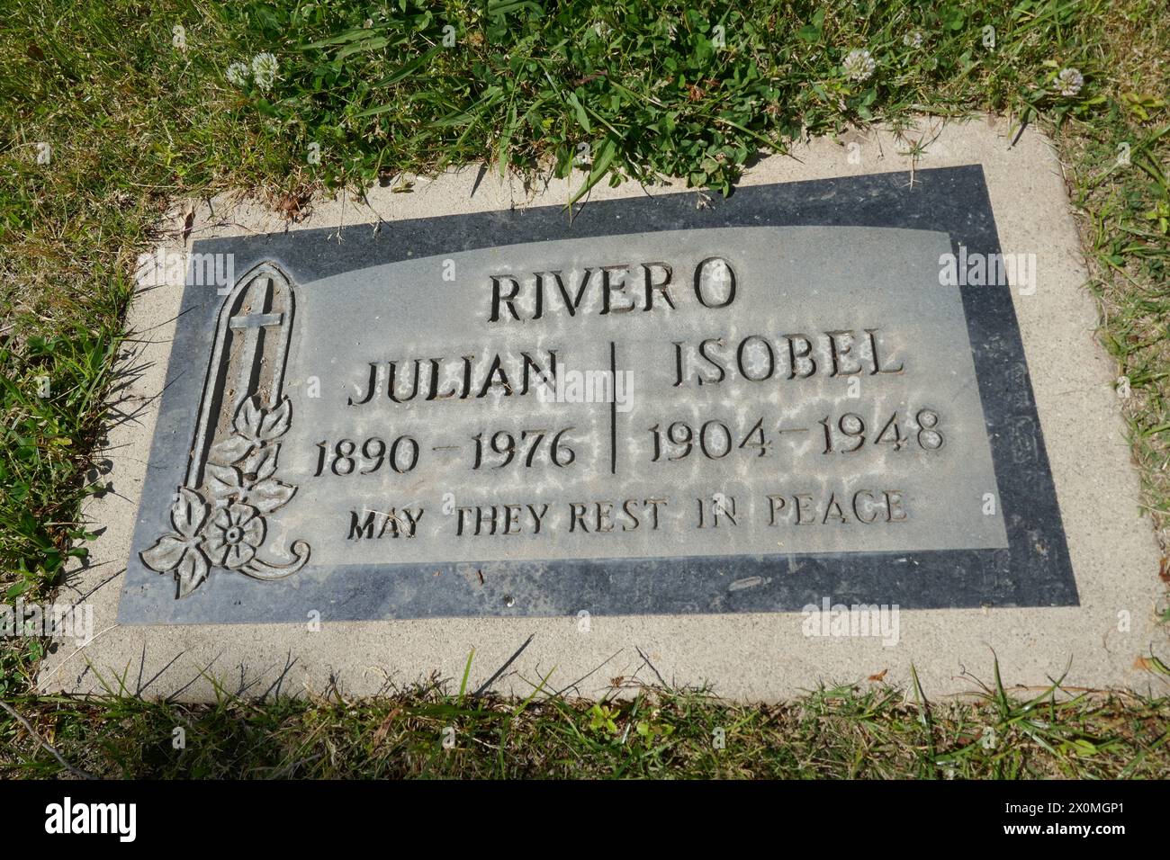 Mission Hills, Los Angeles, Kalifornien, USA 11. April 2024 Schauspieler Julian Rivero Grave auf ...