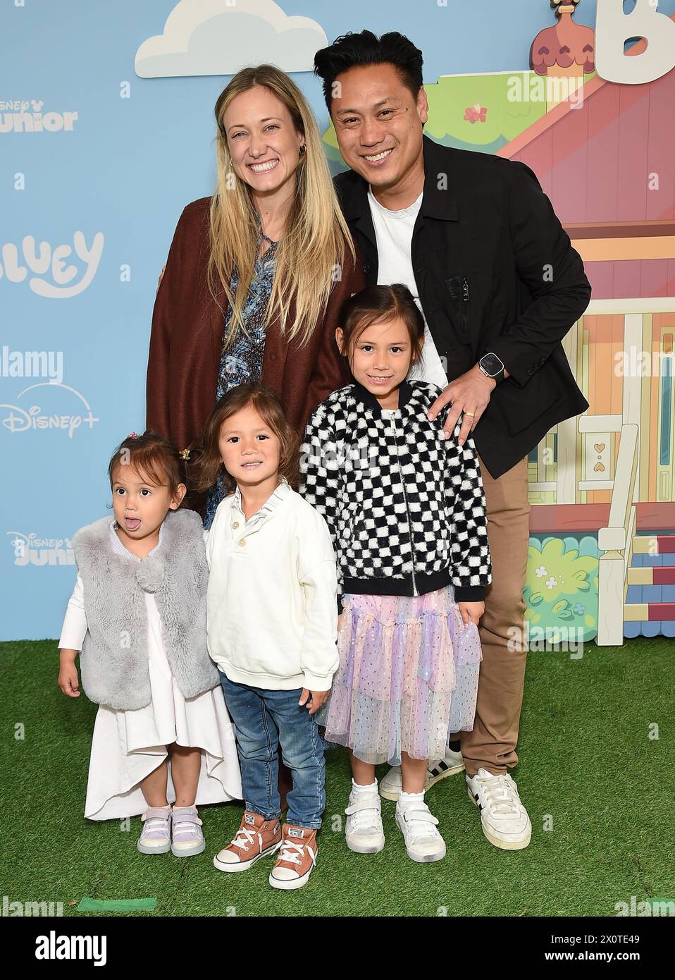 Burbank, USA. April 2024. Jon M. Chu, Kristin Hodge, Willow Chu und ...