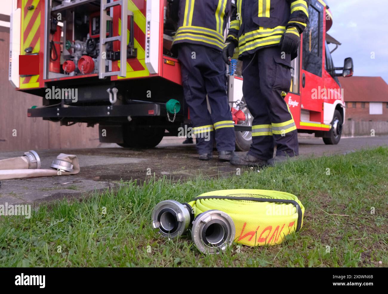 Blaulicht Feuerwehr in verschiedenen Bildern und Aktionen in ...