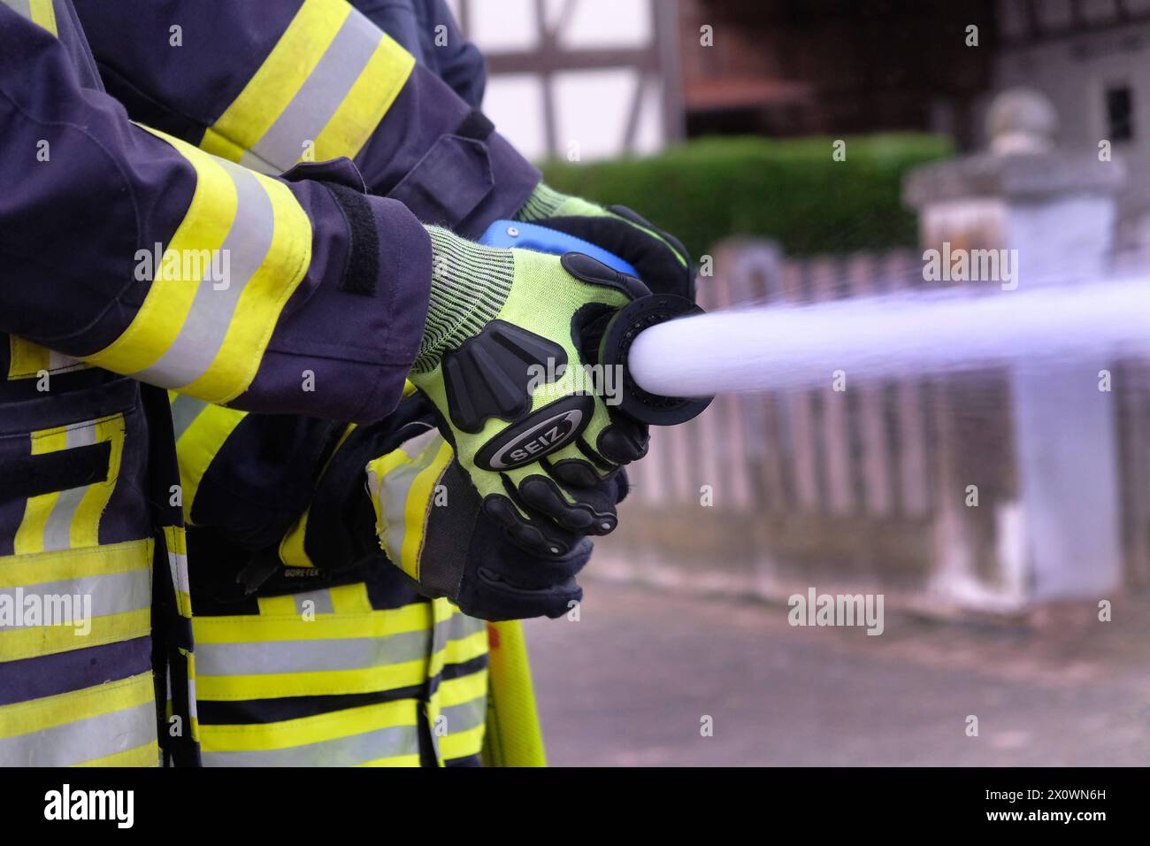 Blaulicht Feuerwehr in verschiedenen Bildern und Aktionen in ...