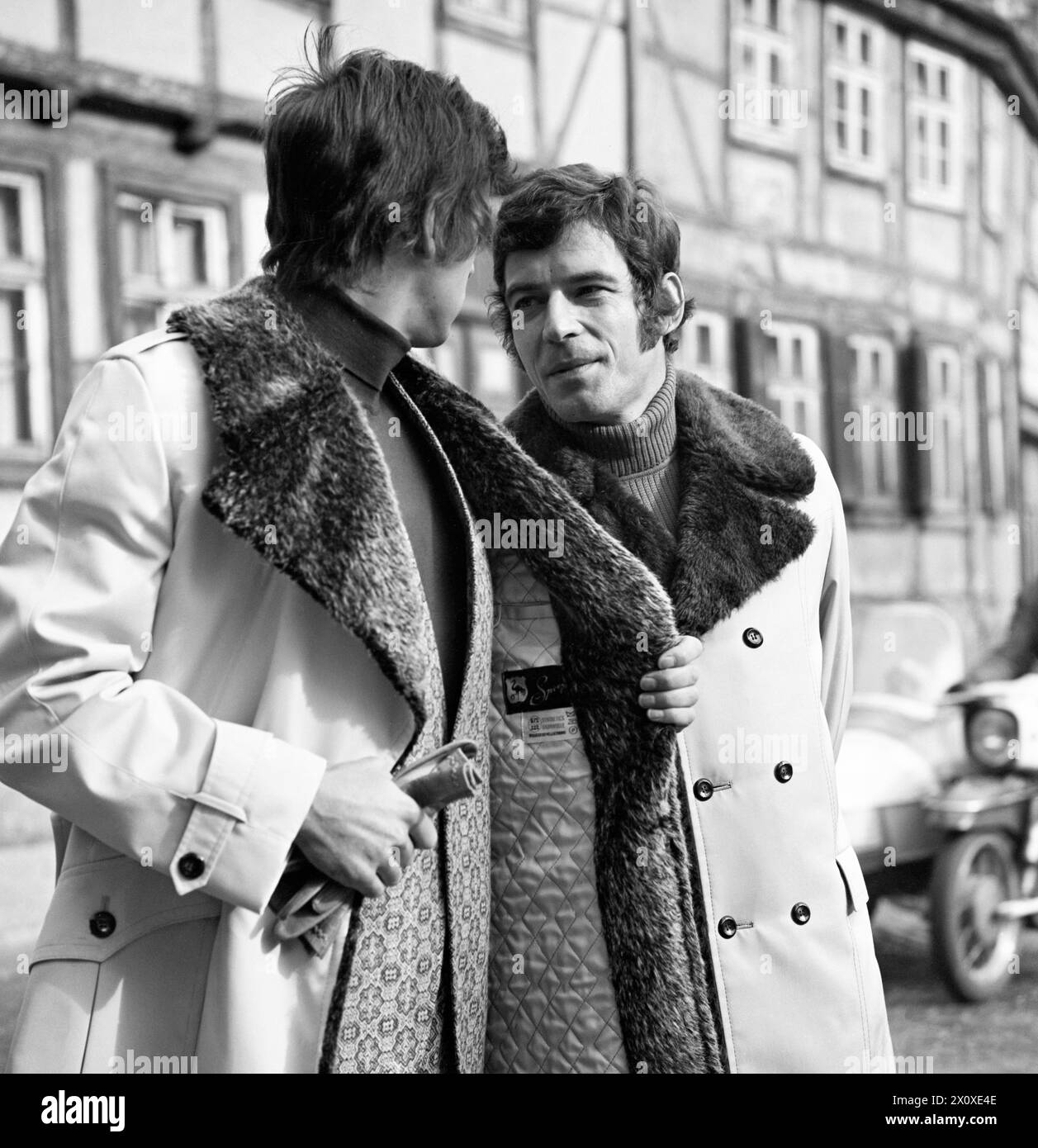 01.10.1971, Potsdam, Bezirk Potsdam, DDR - Werbeaufnahme für Modezeitschriften: Models zeigen in ...