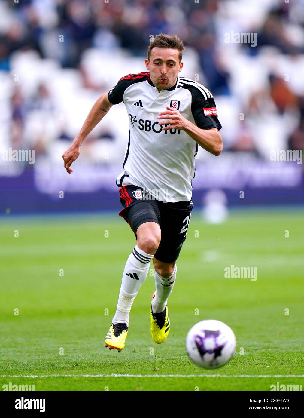 Fulham's Timothy Castagne während des Premier League-Spiels im London ...