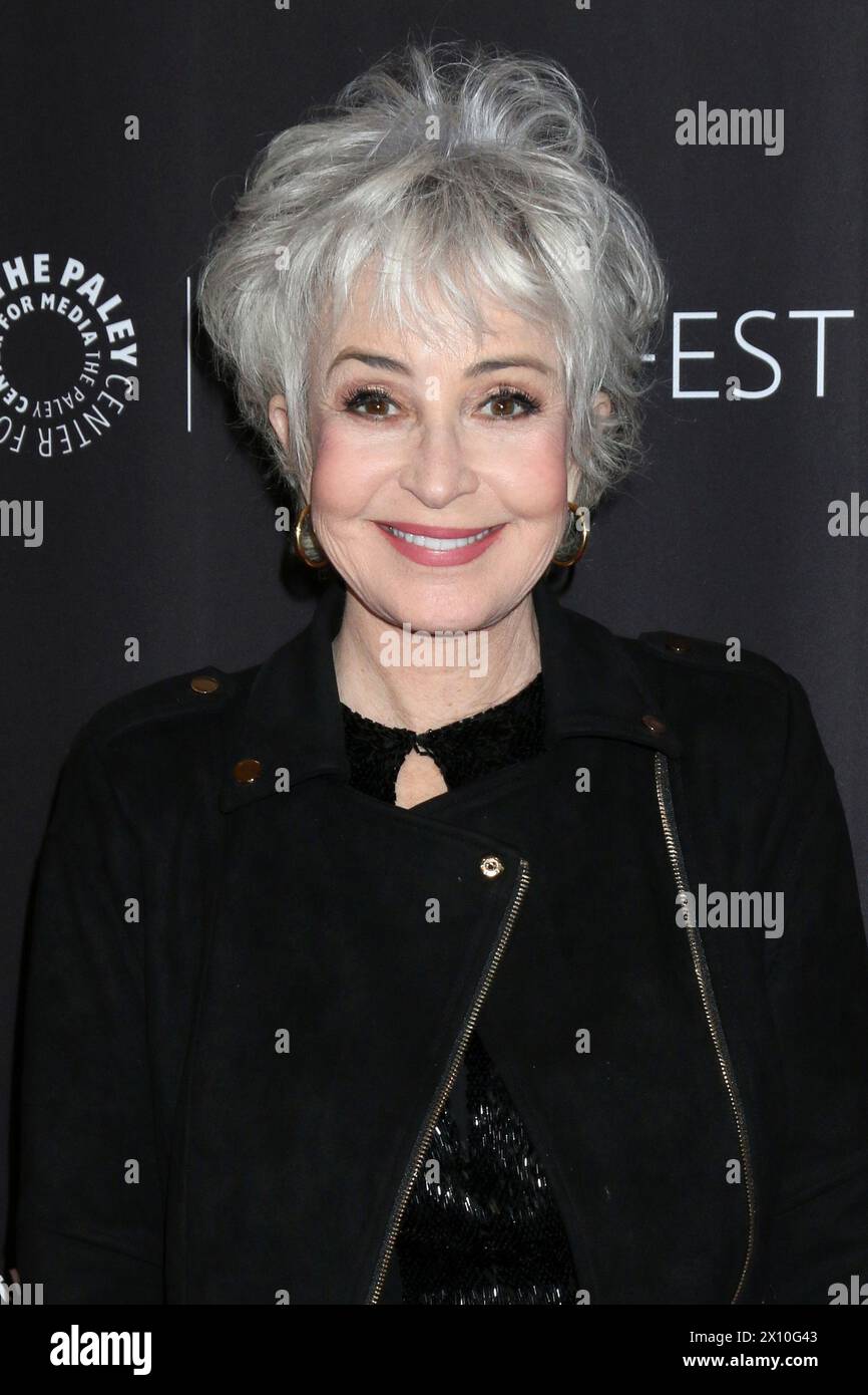 LOS ANGELES - 14. April: Annie Potts beim PaleyFEST 2024 - Young ...
