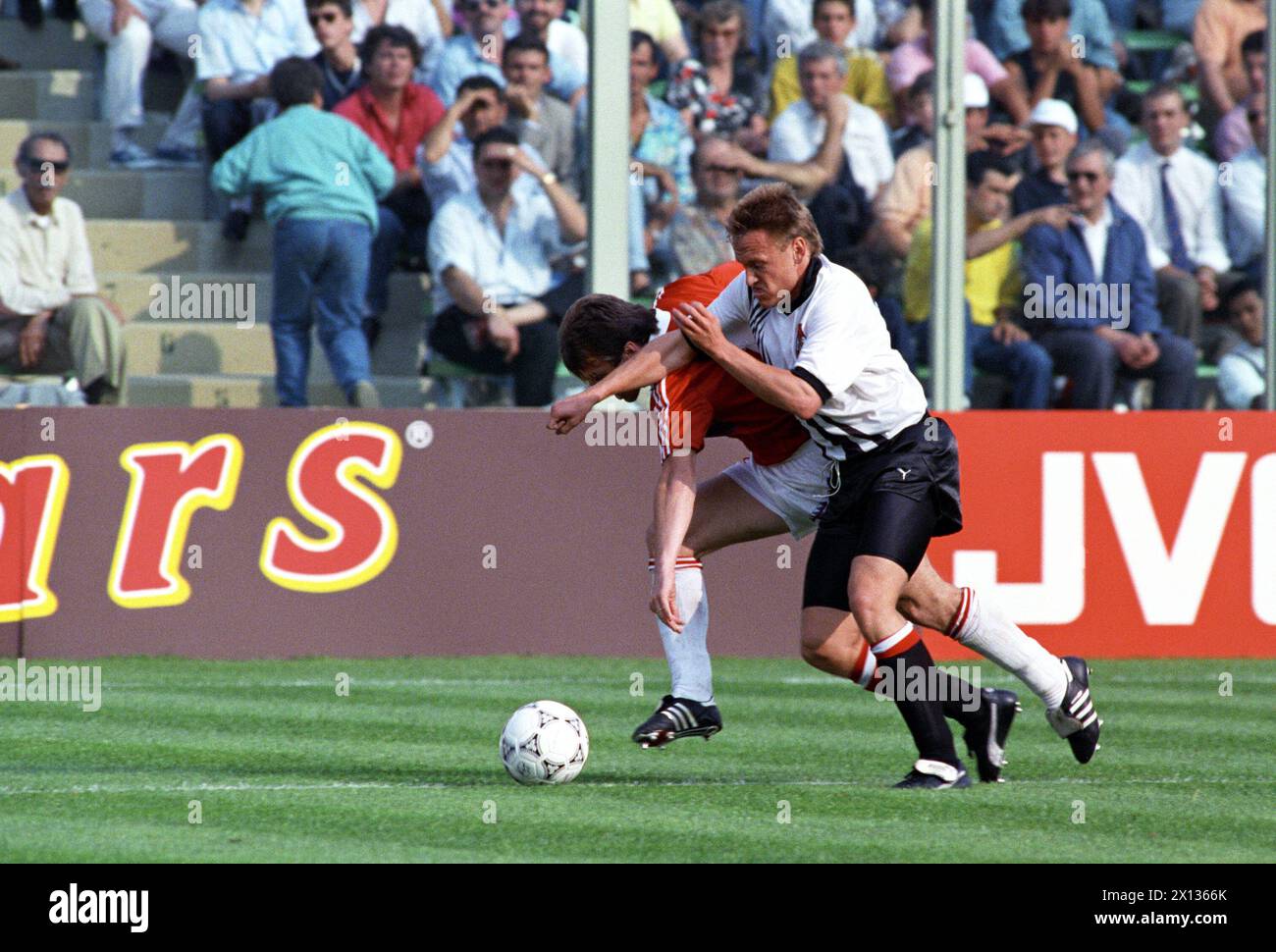 Dynamik eines fußballspielers -Fotos und -Bildmaterial in hoher ...