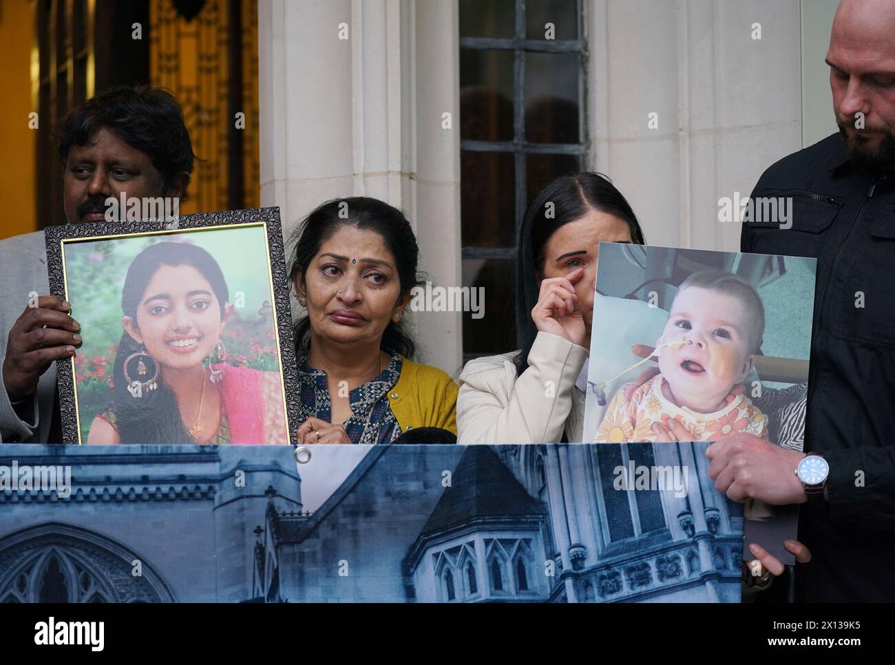 (L-R) Vater Thirumalesh Hemachandran und Mutter Revathi Thirumalesh, Eltern von Sudiksha ...