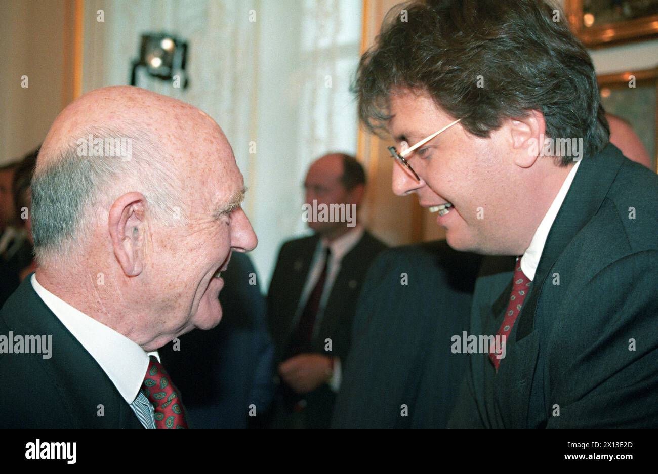 Auf dem rechten goldenen abzeichen -Fotos und -Bildmaterial in hoher ...