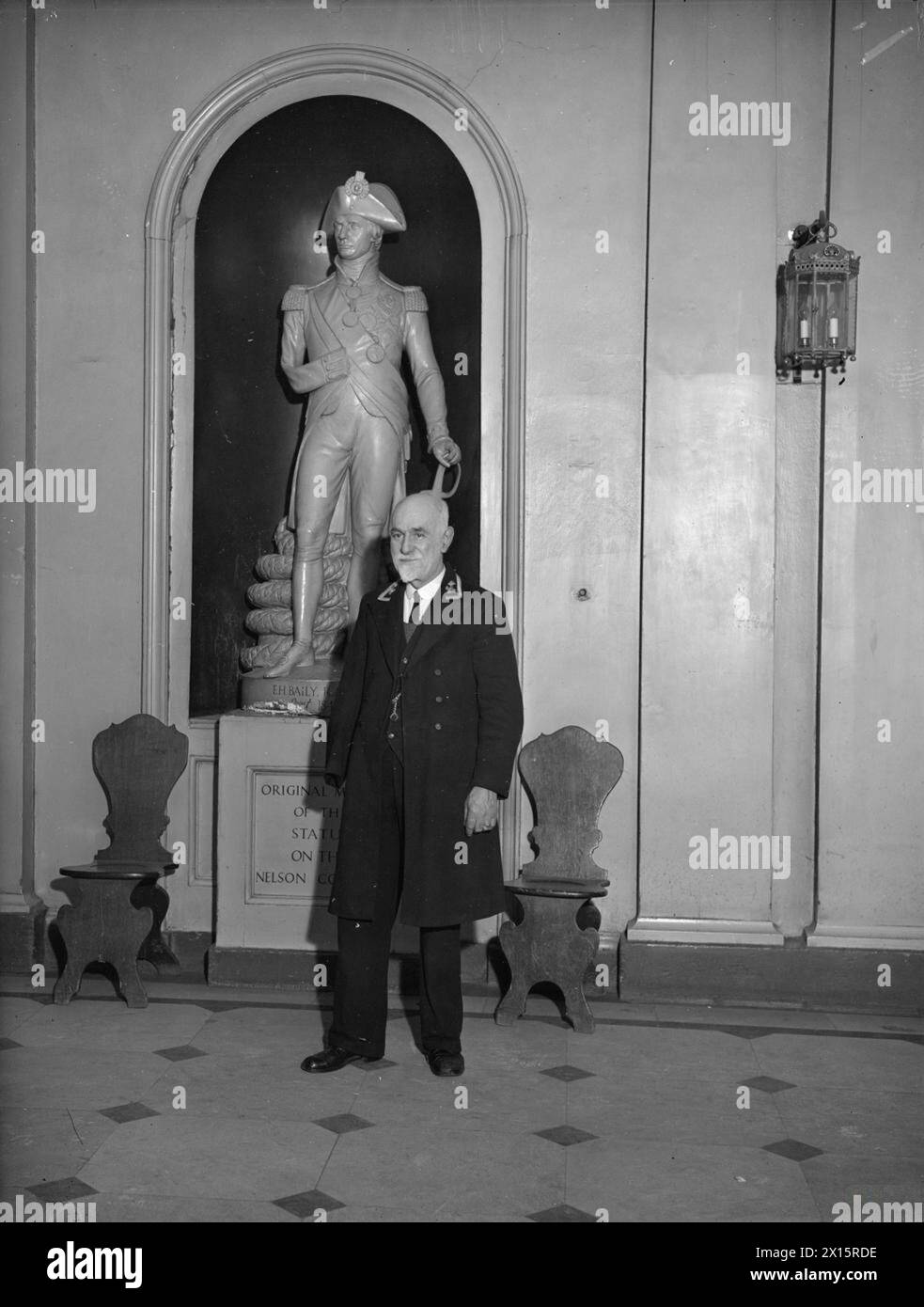 Edward T. Jewell, Hauptportier der Admiralität, ging nach 42 Jahren ...