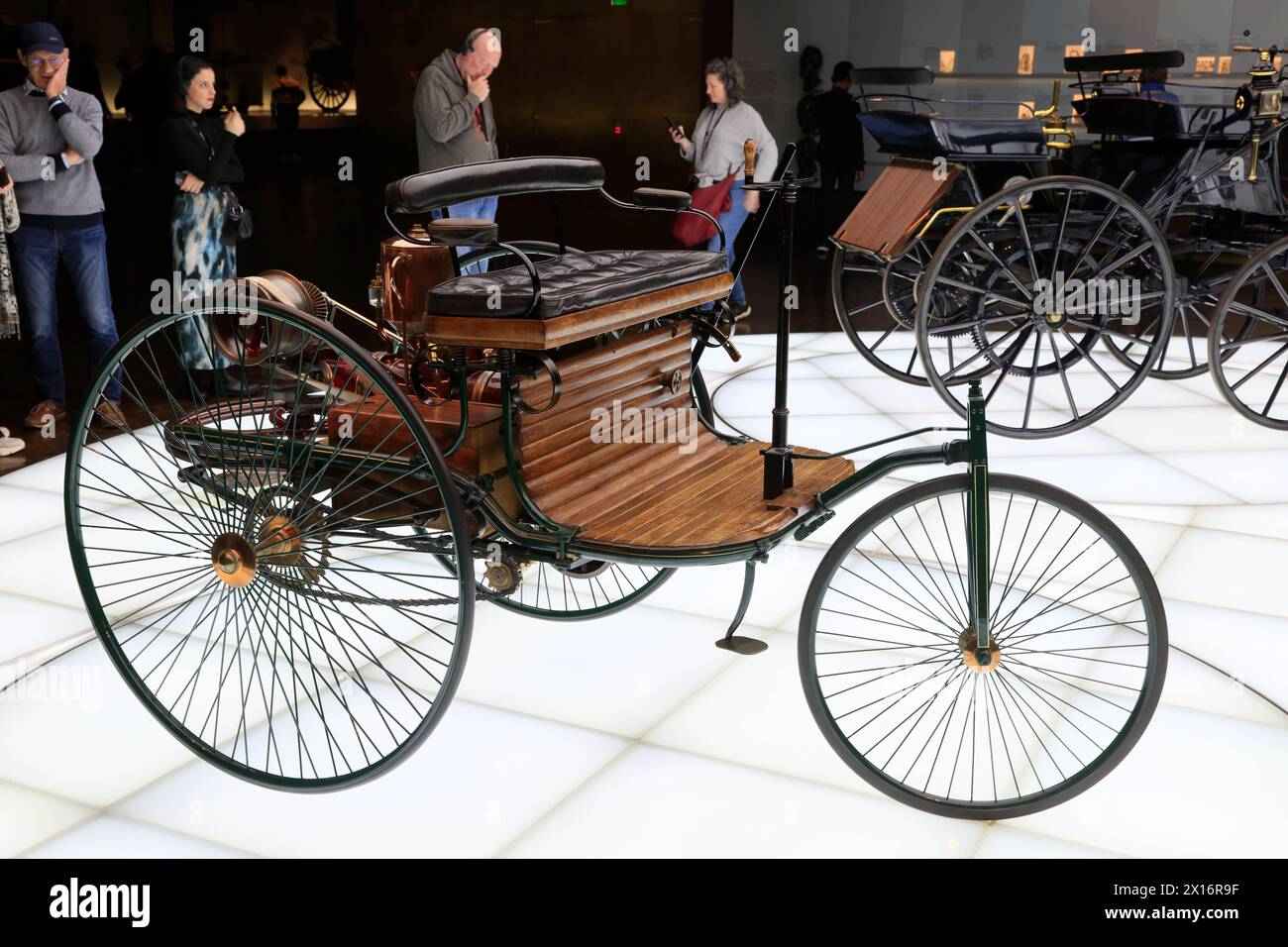 Nachbau Benz Patent-Motorwagen. erstes Benzin-Automobil der Welt ...