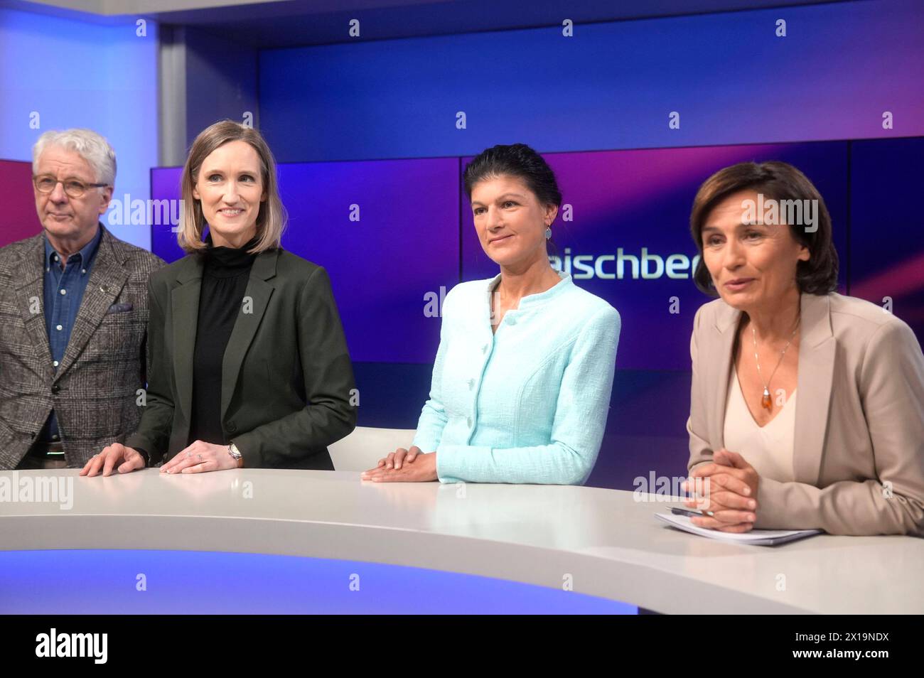 Marcel reif, Kristin Helberg, Sahra Wagenknecht und Sandra Maischberger ...