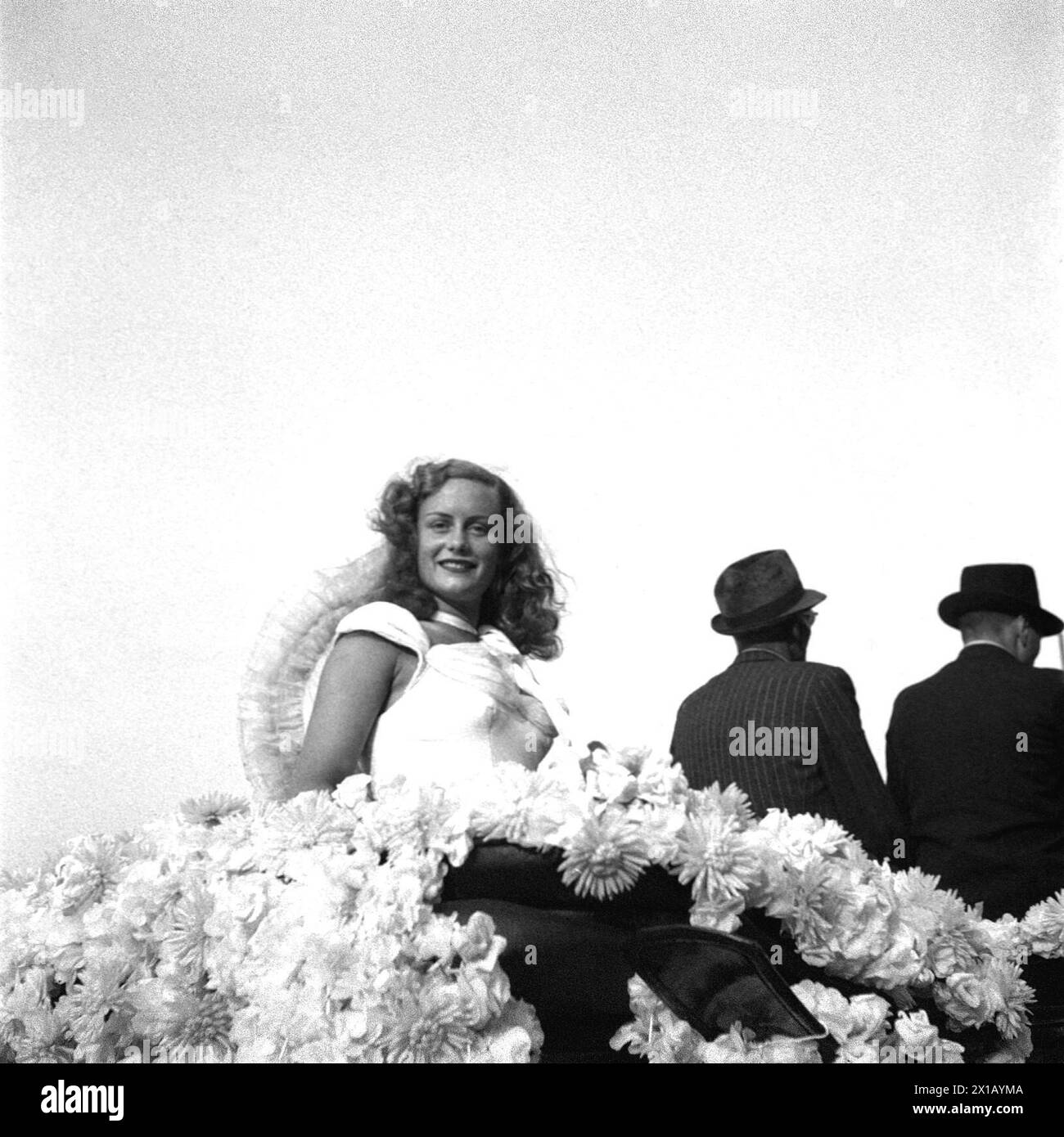 Blumenparade 1950, Königin der Blumen Vera Trnkoczy auf dem Wagen, 18. ...