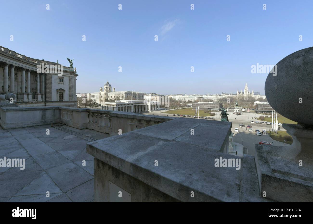 Der Balkon des Schlossflügels Neue Burg der Hofburg mit Blick auf den ...