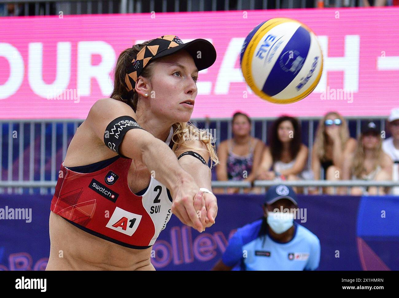 Tanja Hüberli / Nina Betschart (SUI) im Spiel gegen Kim Behrens/Sandra ...