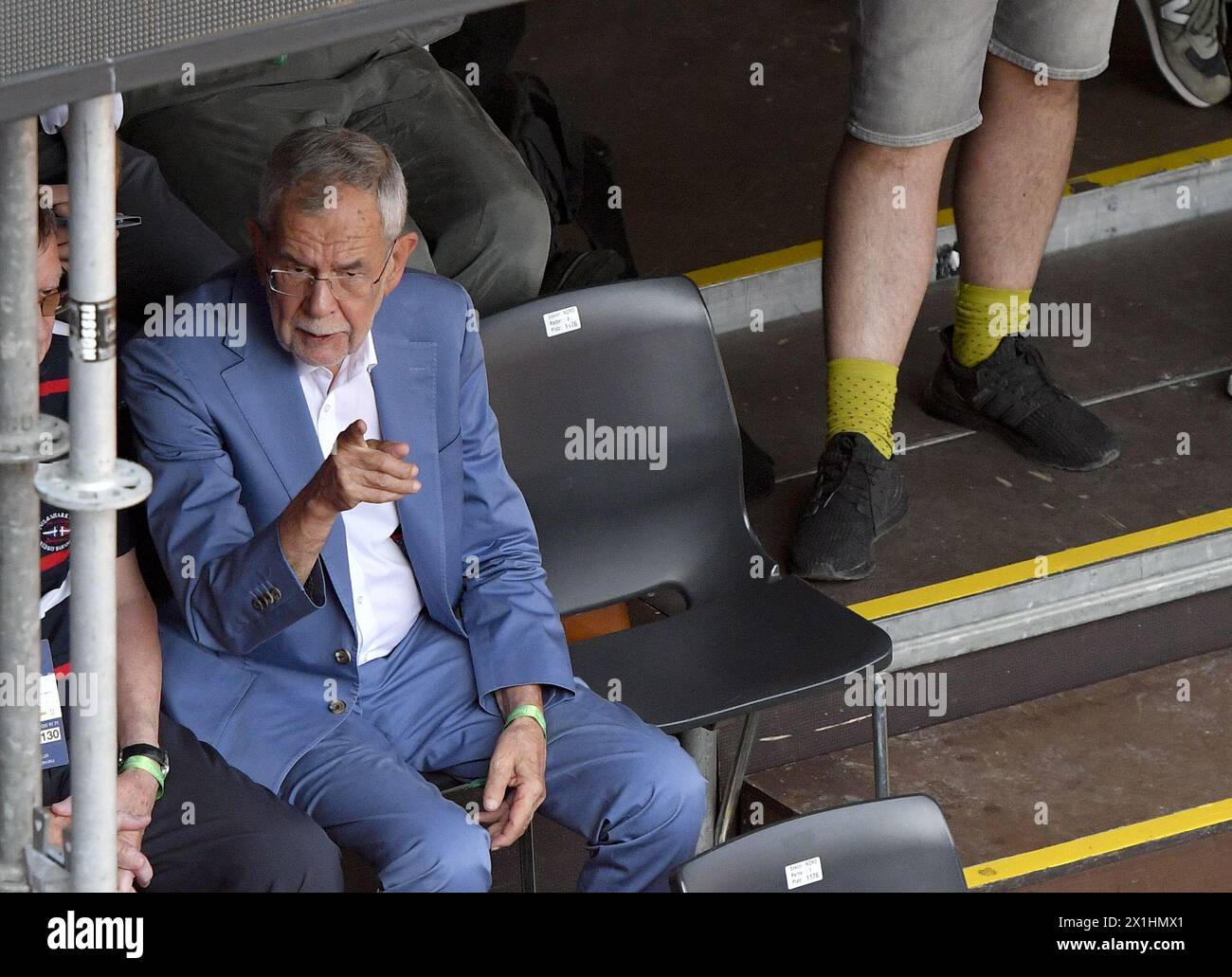 Bundespräsident der Republik Österreich Alexander von der Bellen sieht ...