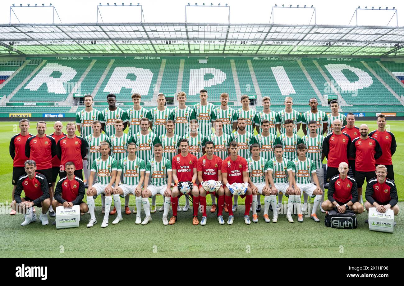 ABD0344 20220708 (1. Reihe v.l.n.r.) Kevin Wimmer, Aristot Tambwe ...