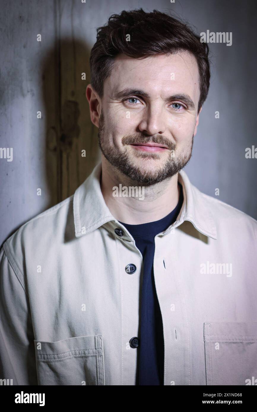 ALMANIA - Staffel 2 Premiere Phil Laude Rolle: Lehrer Frank Stimpel ...