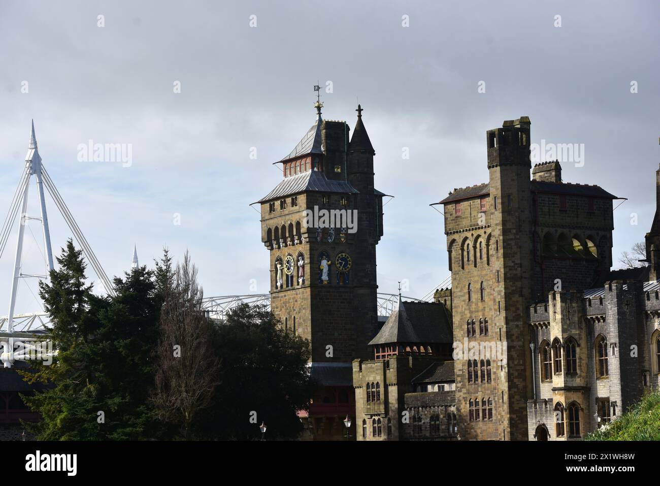 Fotos vom 04/24, die das Leben im Park in Bute Park, Cardiff, Wales ...