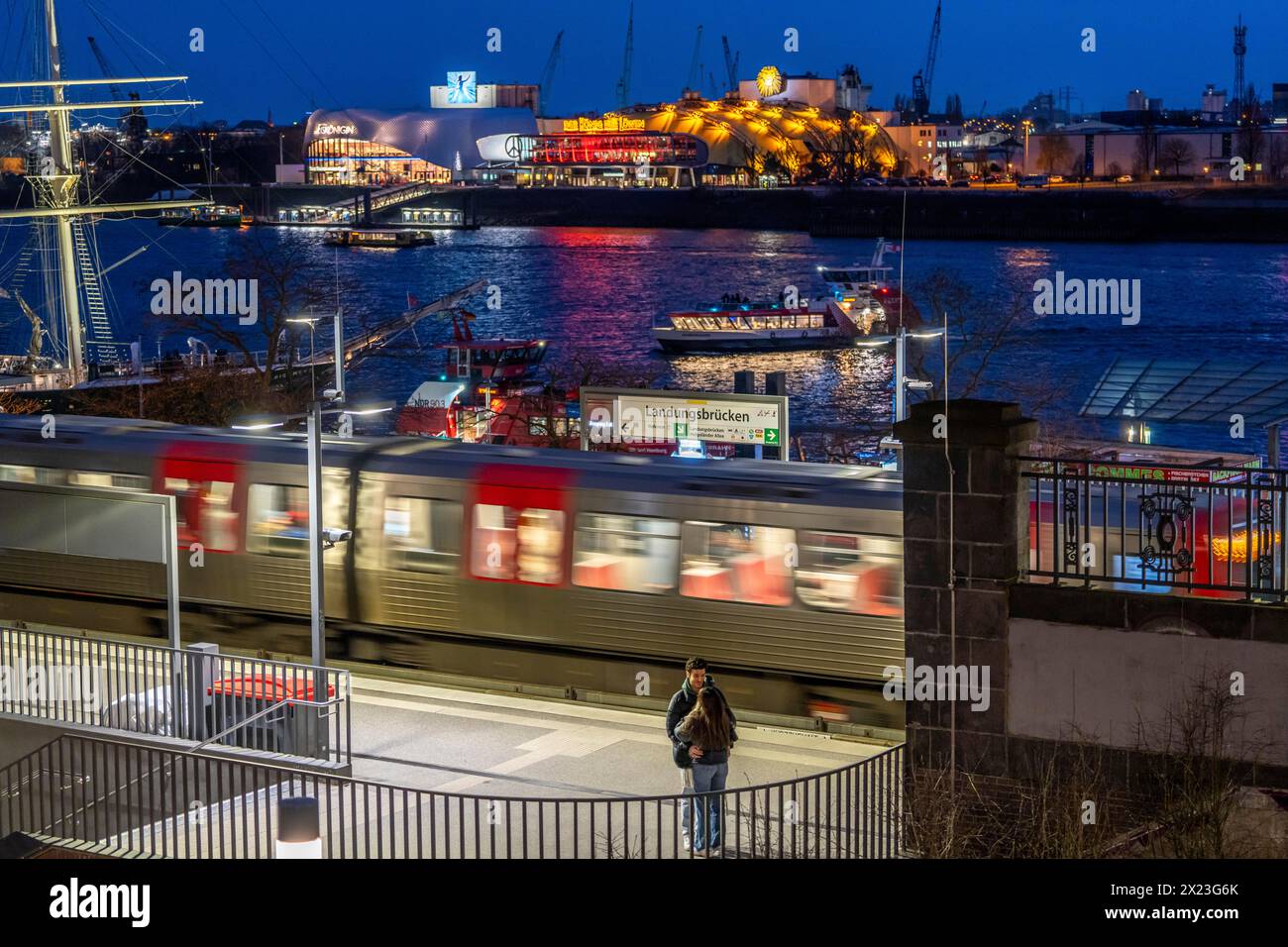Landungsbrücken hamburg ubahn -Fotos und -Bildmaterial in hoher ...