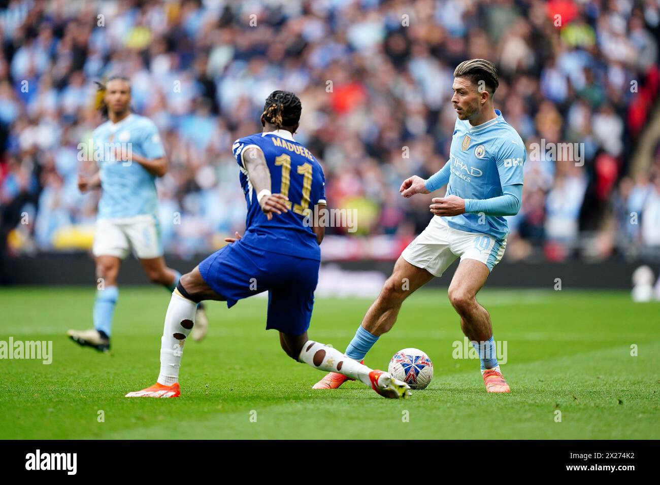 Jack Grealish (rechts) von Manchester City und Chelsea Noni Madueke ...