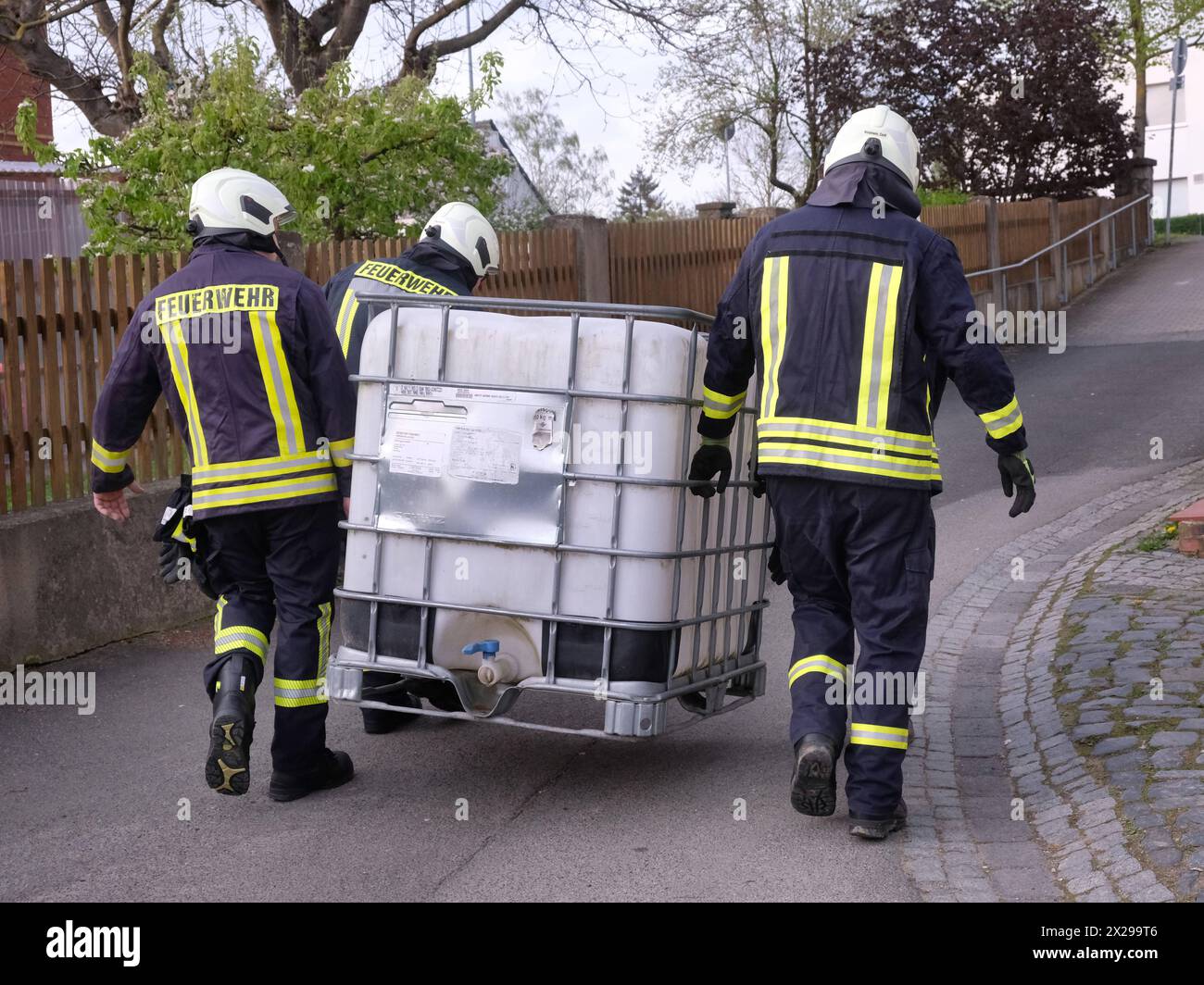 Blaulicht Feuerwehr in verschiedenen Bildern und Aktionen in ...